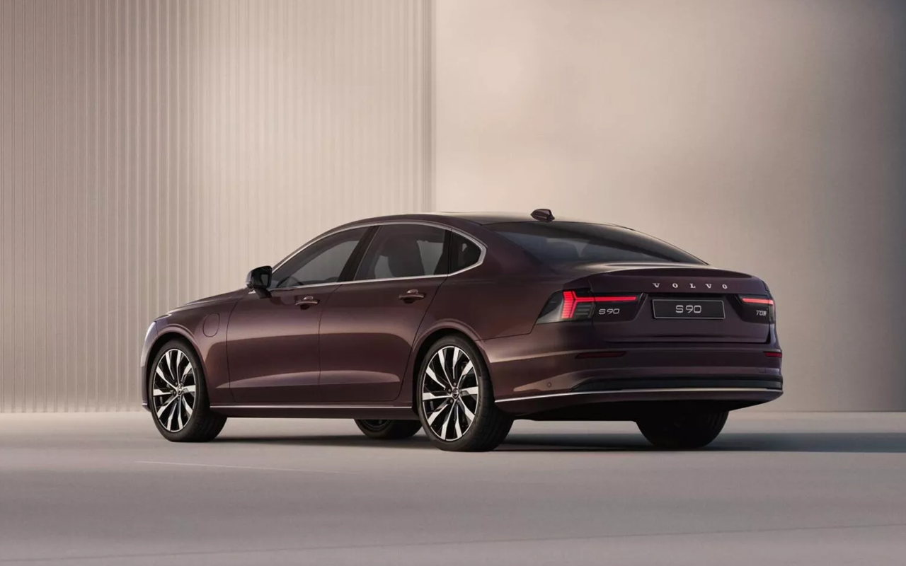 '토르 망치' 새긴 볼보 S90 페이스리프트, 감탄만 남았다